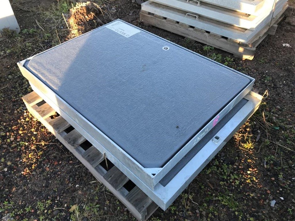 1x Class D Communications Pit Cover Auction (0018-3030224) | Grays ...