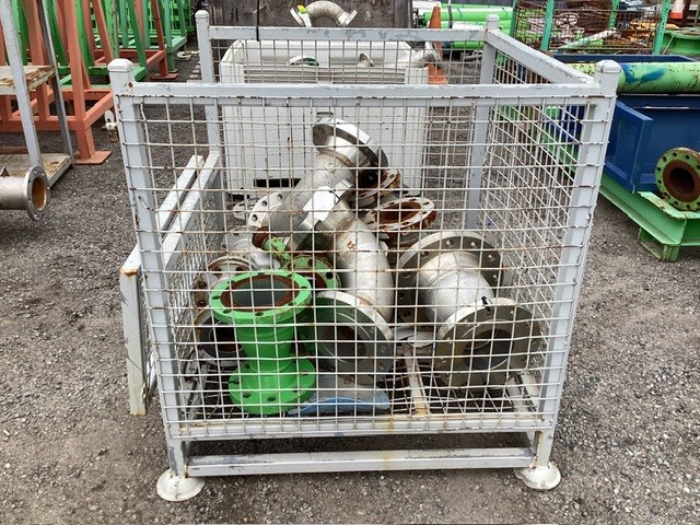 Cage Of Stainless Steel and Metal Elbows and T Pieces Auction (0047 ...