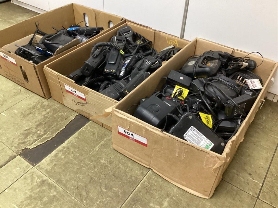Qty Motorola 2 Way Radios and Accessories Auction (0409-7053302 ...