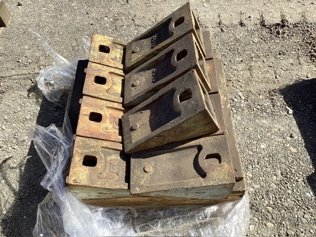 Keech Bucket Teeth To Suit A Hitachi Bucket, Qty x 11 Auction (0013 ...