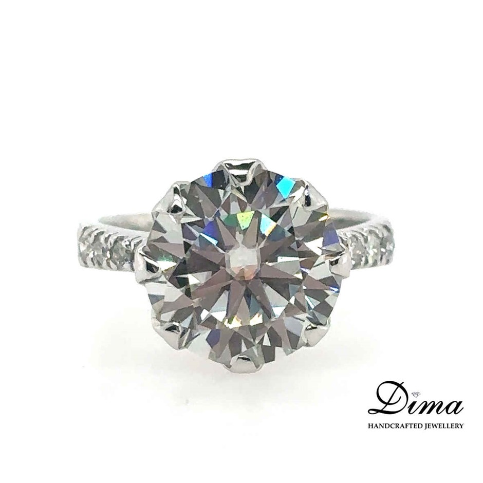 9ct White Gold Ring Moissanite Round 4.55ct & Dia. 0.18ct Auction (0009 ...