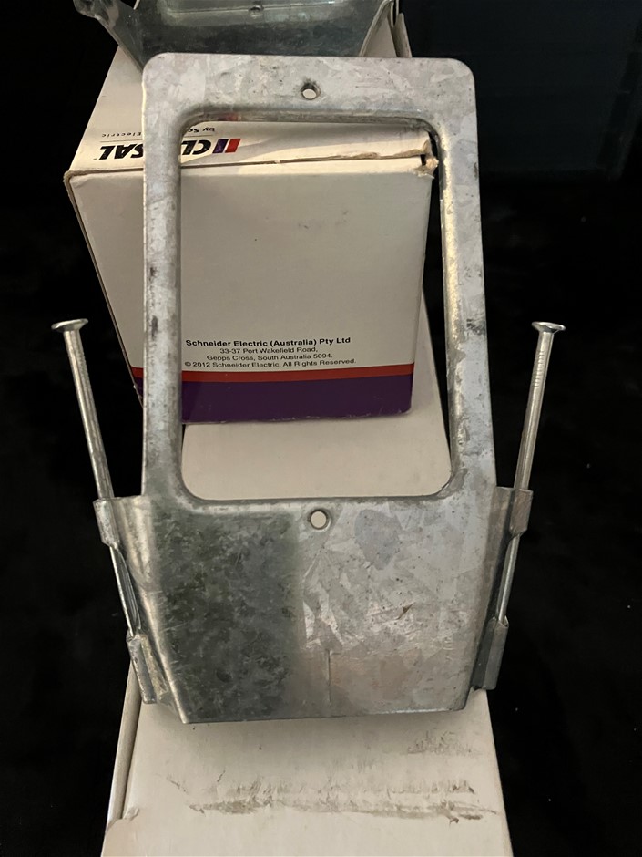 3 x Clipsal Mounting Brackets, One Gang, Horizontal Auction (0020 ...