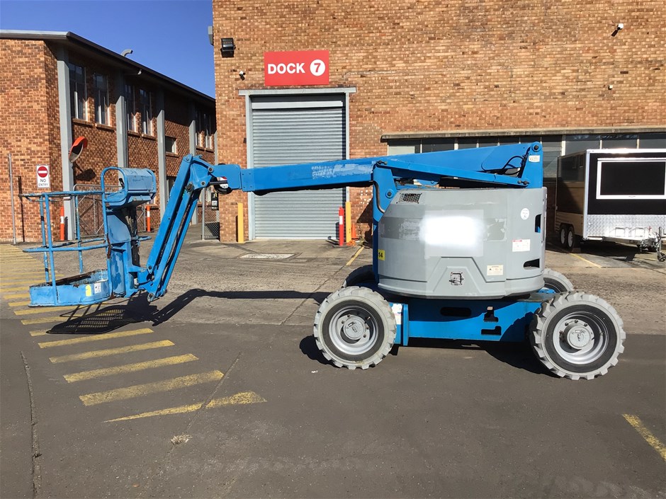 Genie Z-34 Knuckle Boom Lifts
