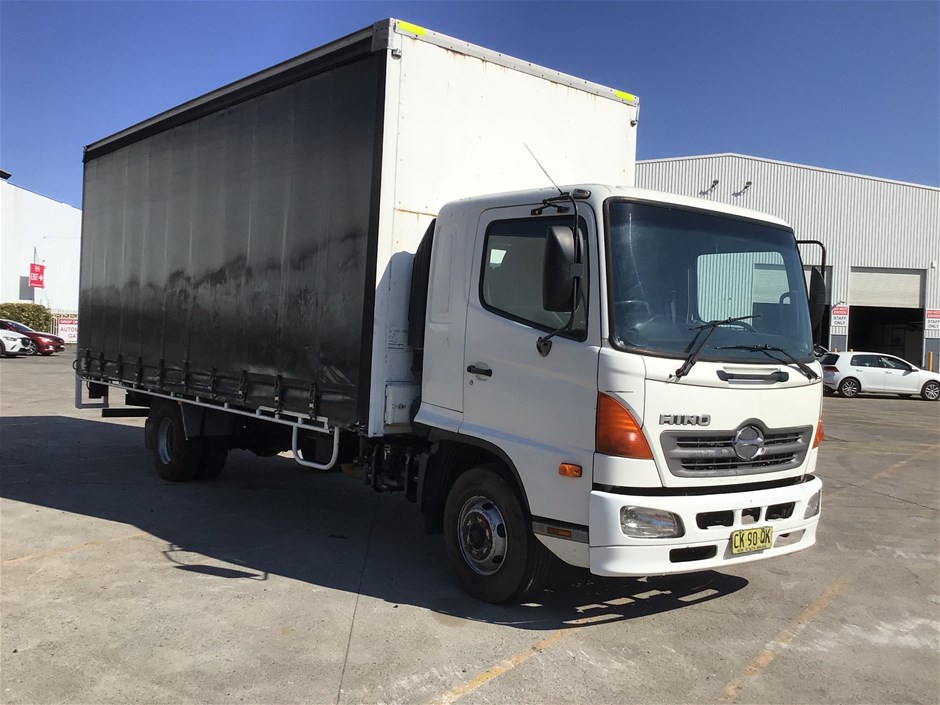2009 Hino FD1J Series 2 4 x 2 Curtainsider Rigid Truck with Tail Lift ...