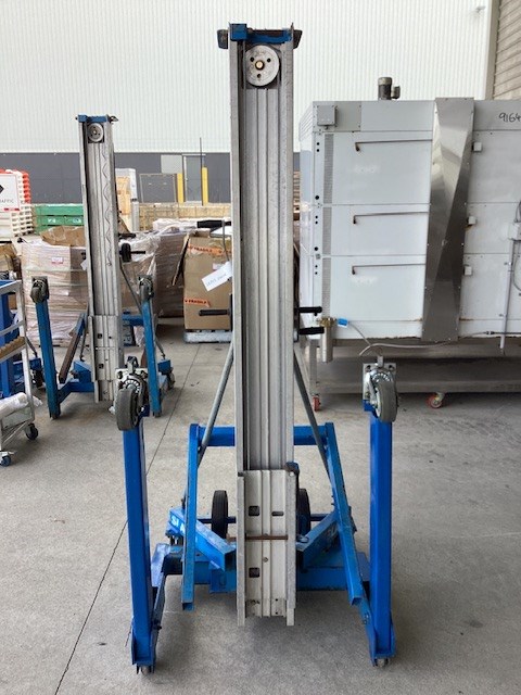 Genie SLA-10 Superlift Advantage Material Lift Auction (0013-9053191 ...