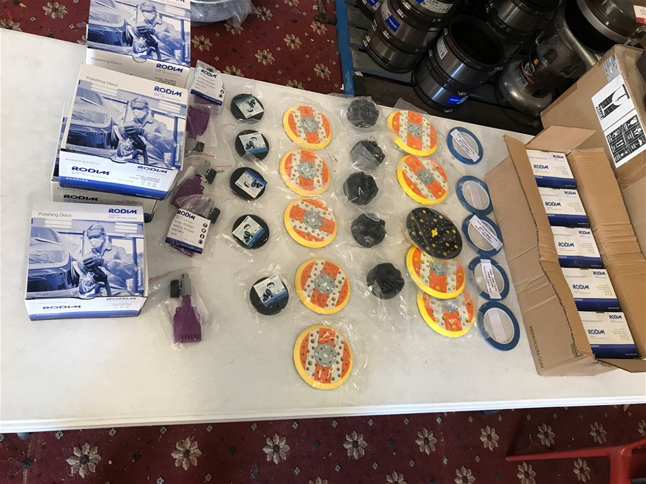 A Quantity of Assorted Panel Shop Items Auction (0955-3030409) | Grays ...