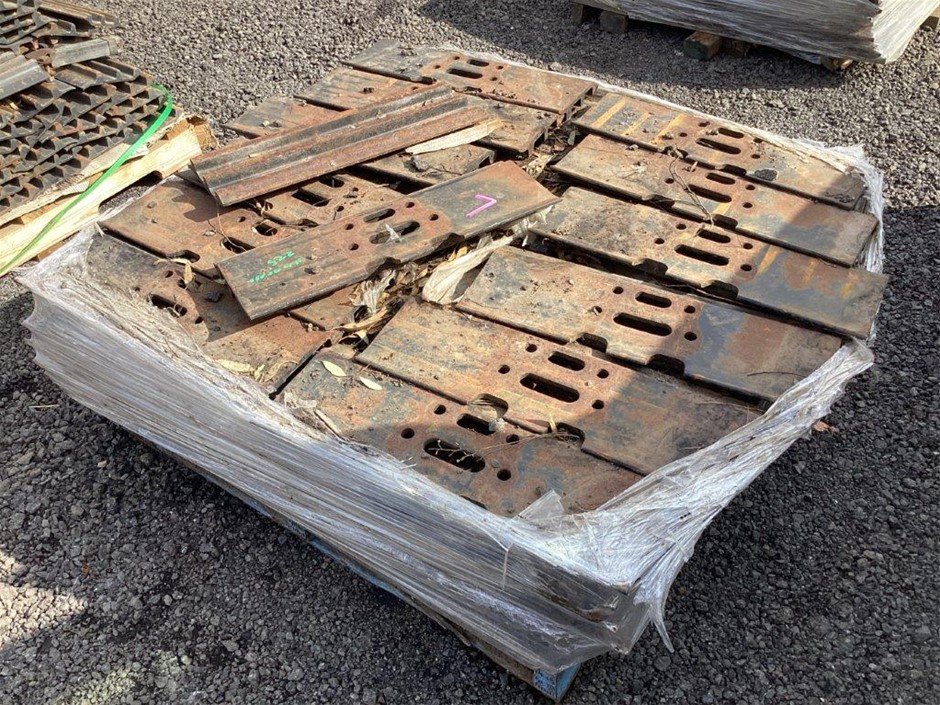 1x Pallet of Standard Steel Track Shoes Auction (0007-3031206) | Grays ...
