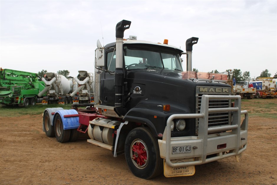 2001 Mack Trident CLS 6x4 Prime Mover Auction (0001-5058018) | Grays Australia