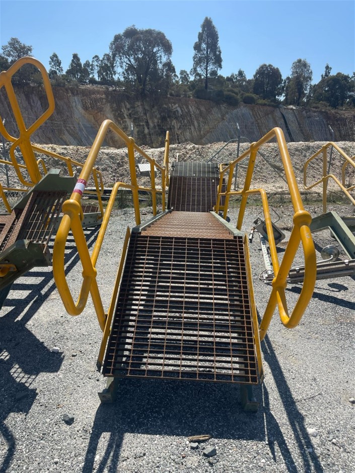 Stairs with Top and Bottom Platform Auction (0012-3030640) | Grays ...