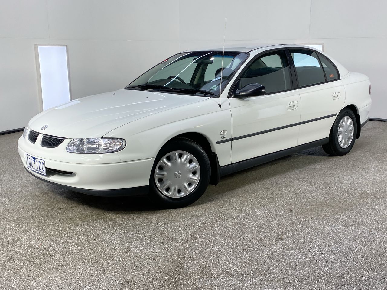 1999 Holden Commodore Executive VT Automatic Sedan Auction (0001 ...