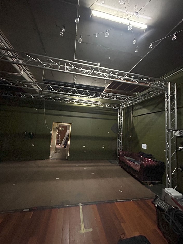 GLOBAL F33 Triangular Stage Truss Incl... Auction (0001-5058062 ...