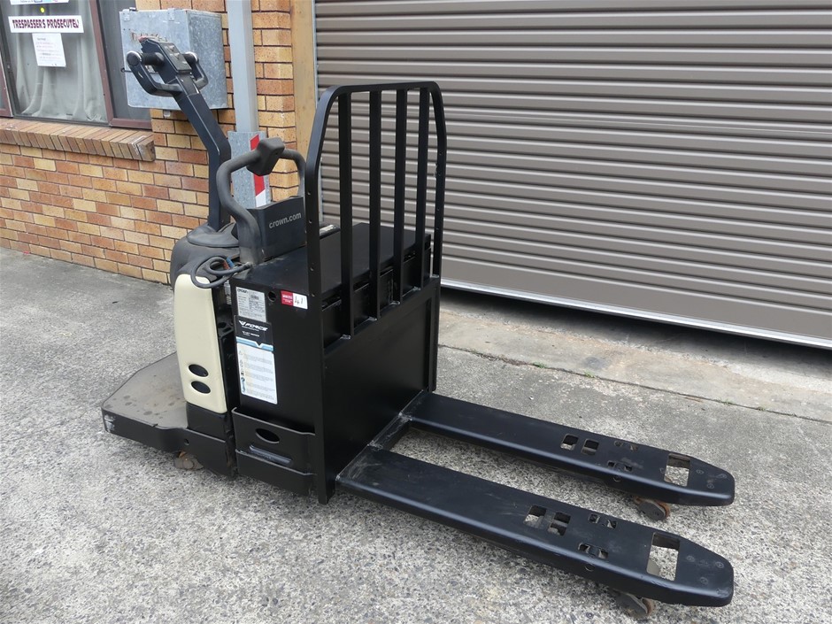 Crown Access 123-4500 Series Ride On Pallet Mover Auction (0041-5058065 ...