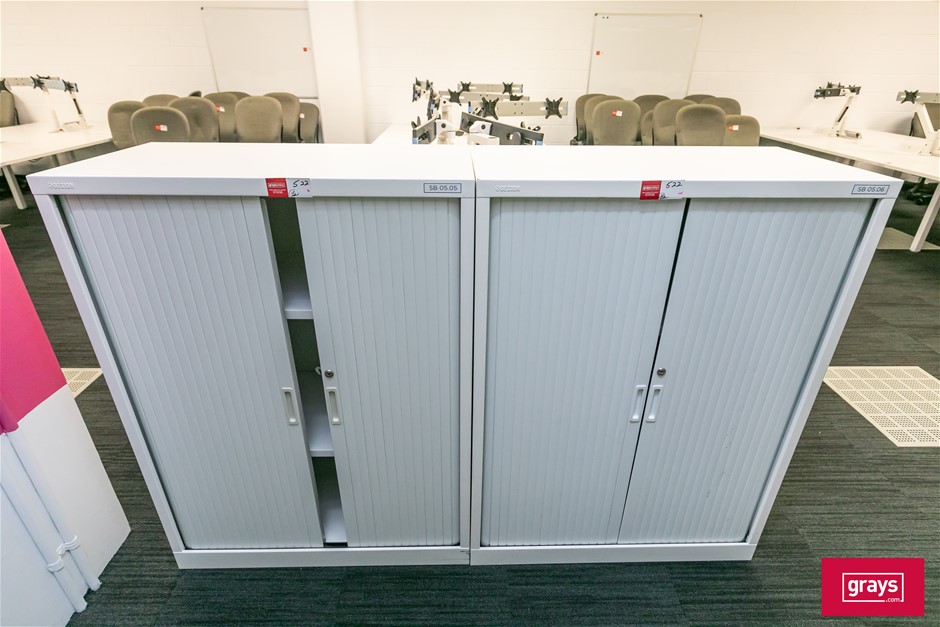 Qty 2 x Dexion Metal Storage Cabinets Auction (0522-5057997) | Grays ...