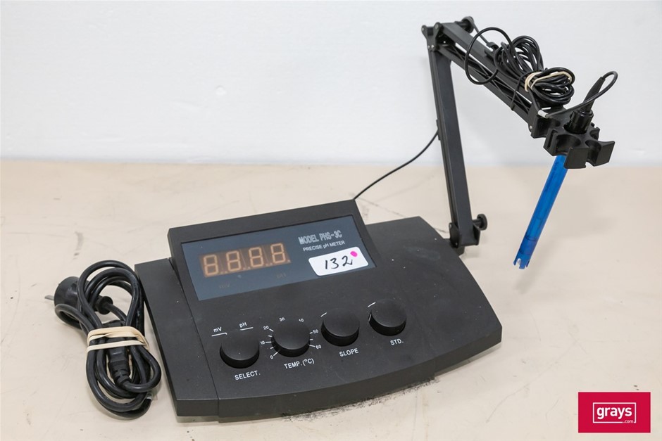 pH Meter Bench Unit with Stand And Probe Auction (0132-5057743) | Grays ...