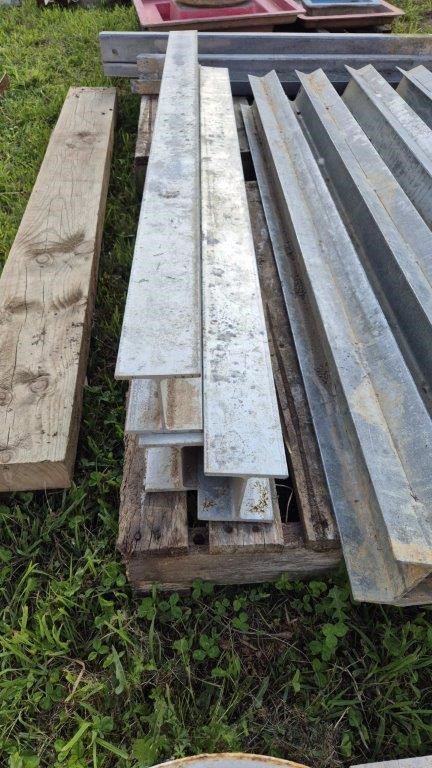 Galvanized Retaining Wall H Posts x 3 @ 1.8m Long Auction (0122-5058384 ...