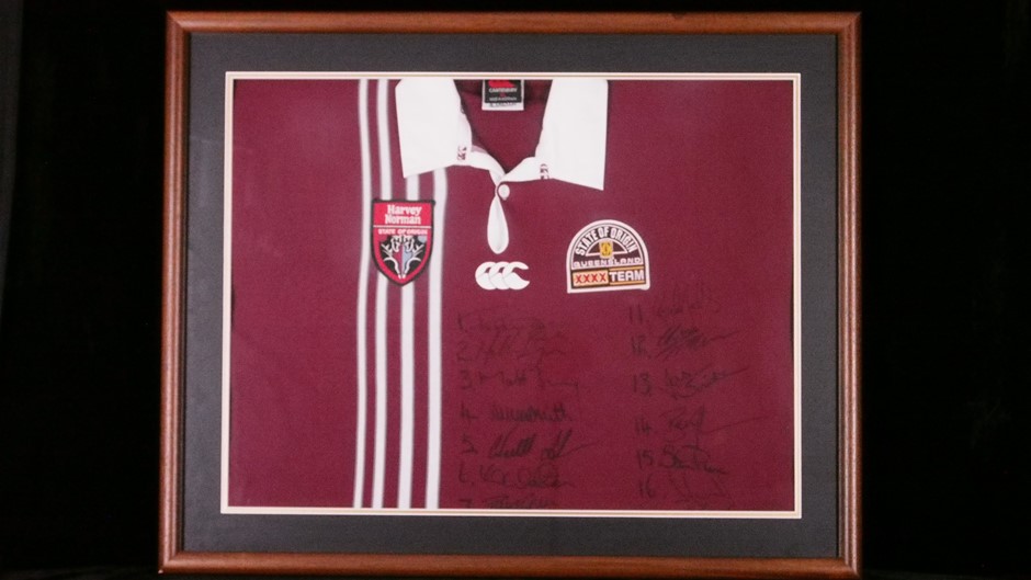 Signed Queensland State Of Origin Jersey (16x Signatures) Auction (0069 ...