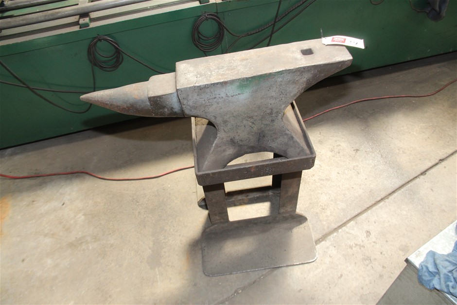 Antic Cast Steel Anvil with Steel Stand Auction (0039-5058494) | Grays ...