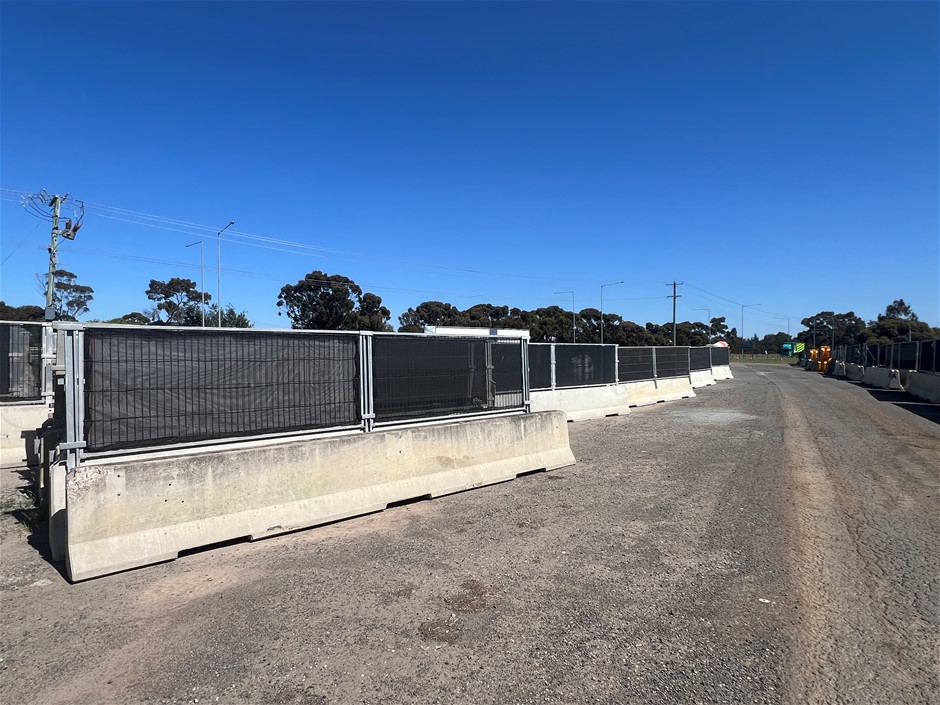 Approximately 3.34km of DB80 Concrete Barriers