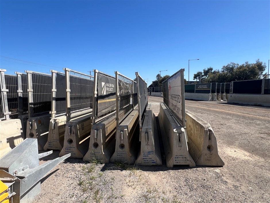 Approximately 3.34km of DB80 Concrete Barriers