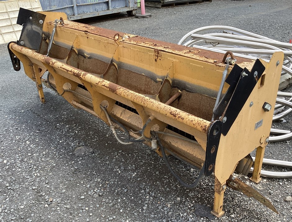 Aggregate Spreader Box with controls (Model : RS25-08WH-24) Auction ...