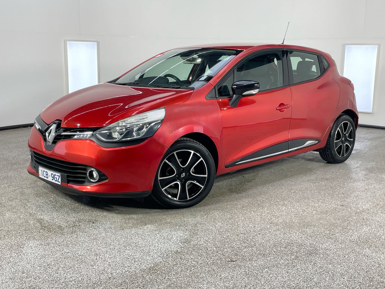 2014 Renault Clio Expression Automatic Hatchback Auction (0001-21039805 ...