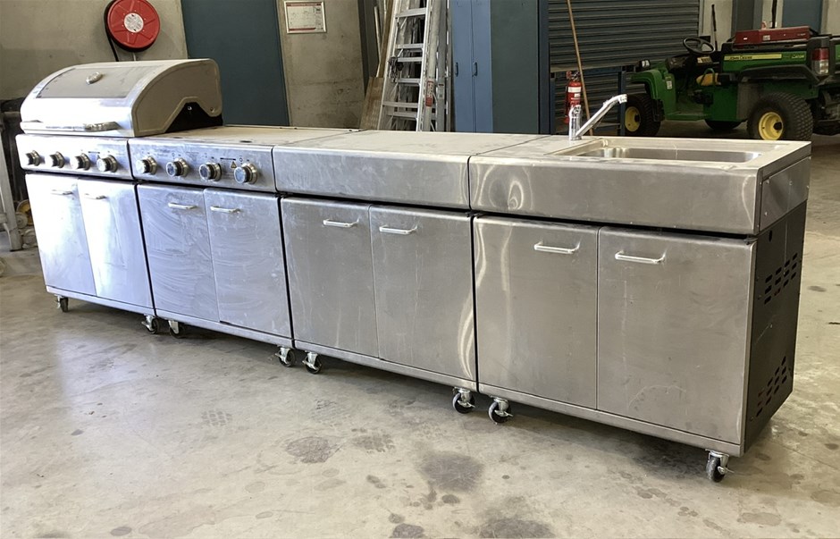 BEEFMASTER Premium 4-Piece Outdoor BBQ Kitchen Auction (0018-3031218 ...