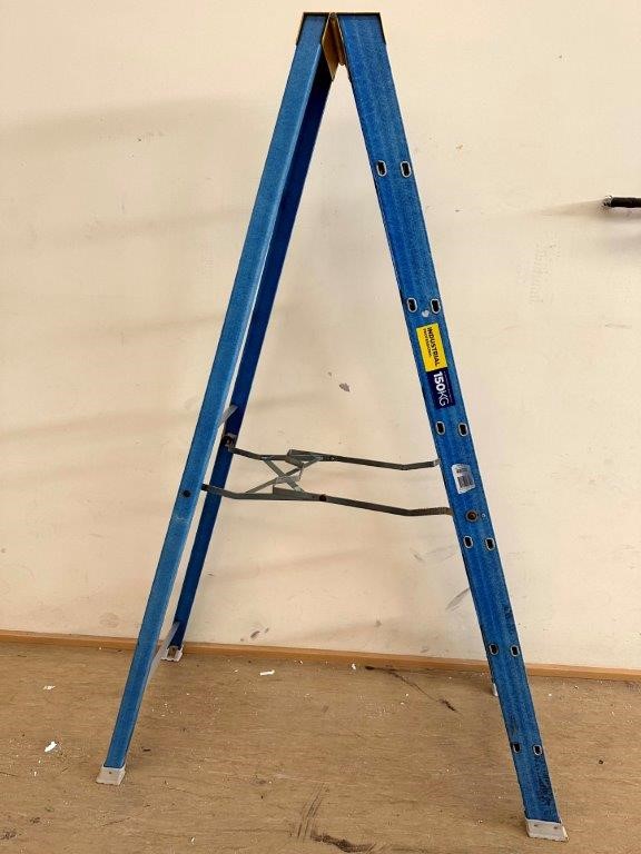 Bailey FS10493 Fibreglass 2.1 Metre Ladder 7 Step Auction (0041-3031509 ...