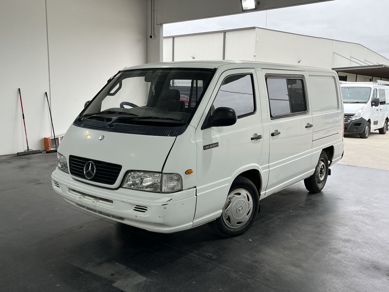 Mercedes Benz MB100D 2.9 Manual Van Auction (0001-21041541) | Grays ...