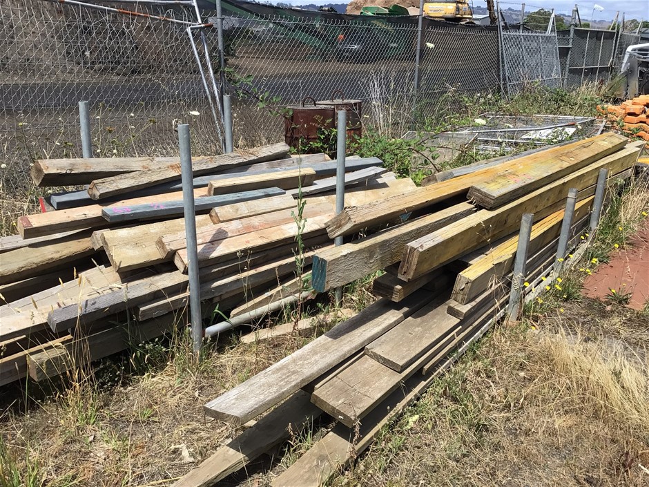 Large Quantity of Assorted Timber Planks Auction (0063-3031669) | Grays ...