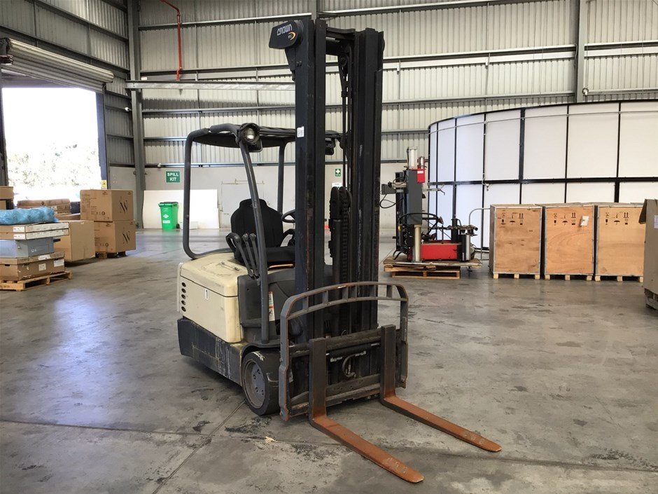 Crown SC4500 Series 3 Wheel Counterbalance Electric Forklift Auction ...