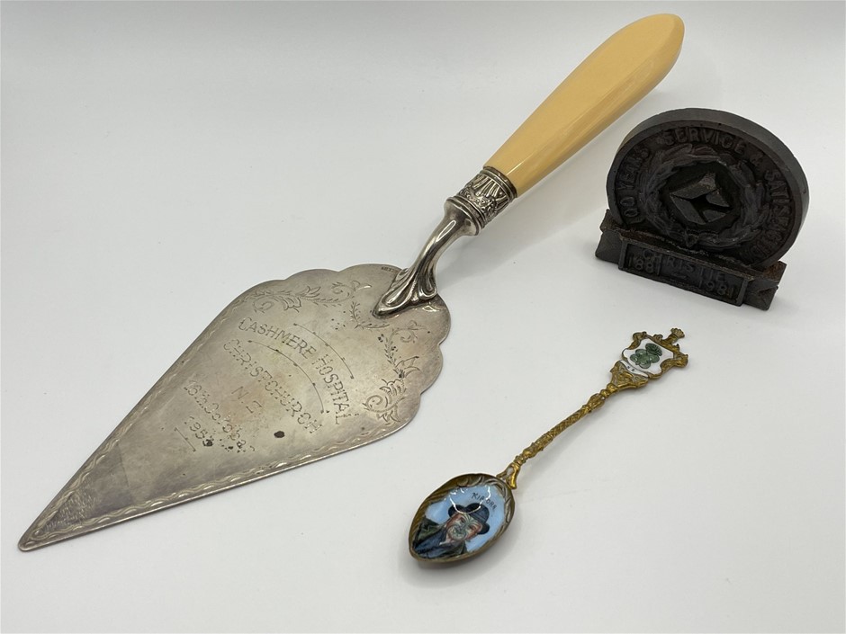 3 x Asstd items incl. presentation trowel, spoon, advertising plaque ...