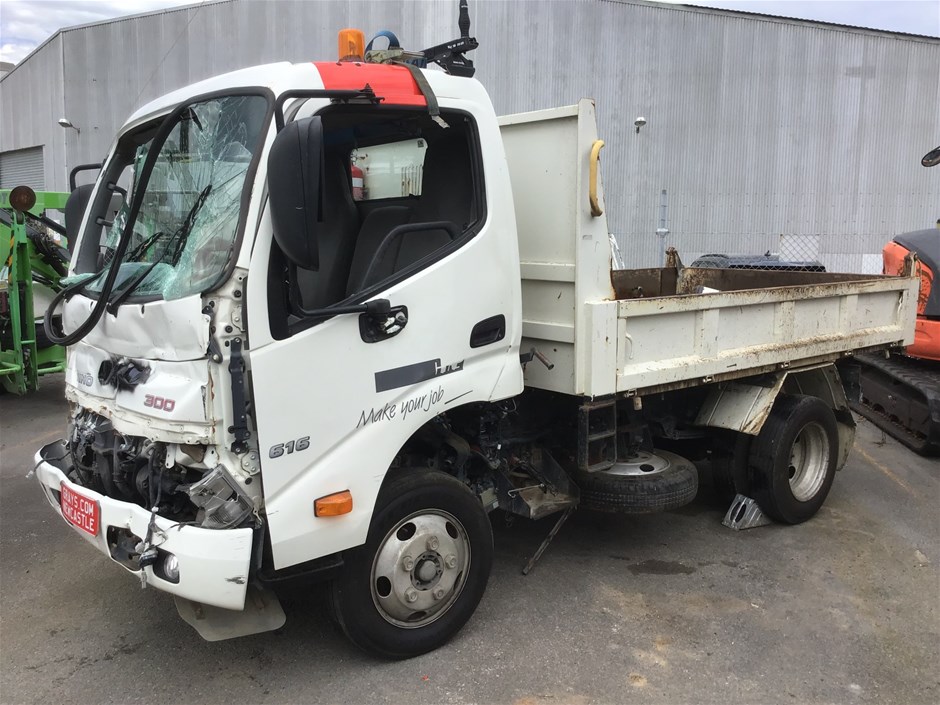 2018 Hino 300 Rigid Tipper 2T 4 x 2 Tipper Truck Auction (0007-5058887 ...