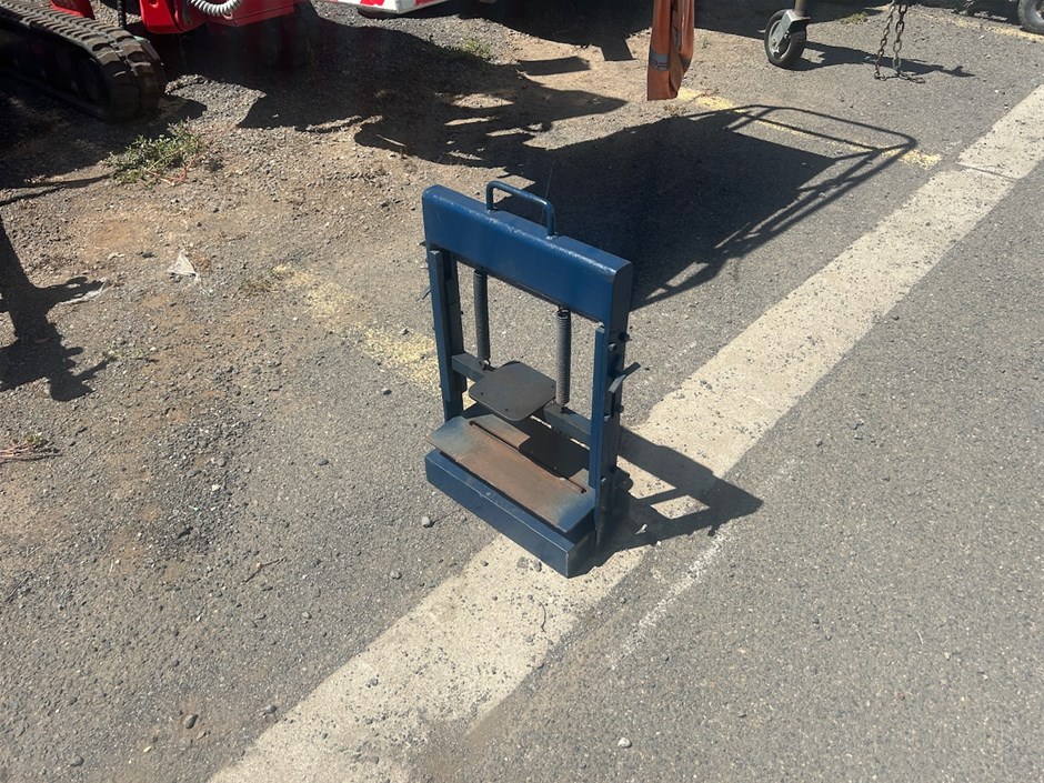 Hydraulic Press Stand Auction (0012-3032241) | Grays Australia