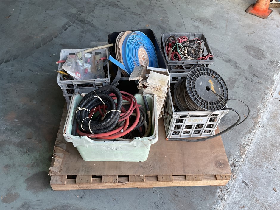 Quantity of Assorted Electrical Cords Auction (0026-8019957) | Grays ...