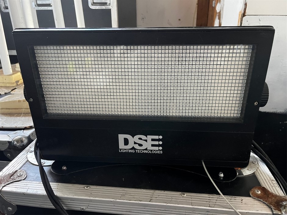 DSE Strobe Lights in Road Case x4 Auction (0022-5059267) | Grays Australia