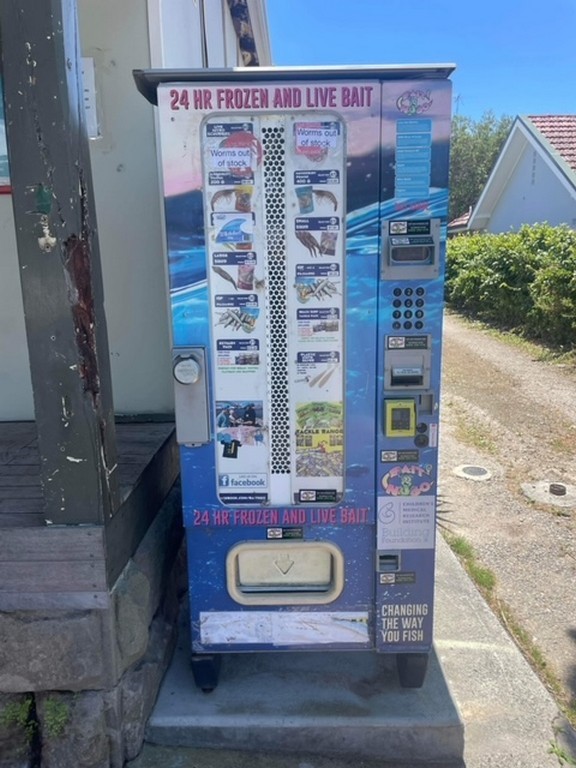 How’s Ya Tackle Dual Zone Frozen + Live Bait Vending Machine Auction ...