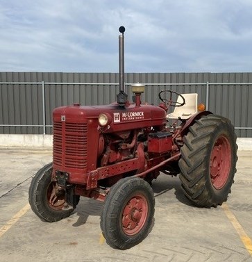 McCormick International Super AW6 Tractor Auction (0030-8020102 ...