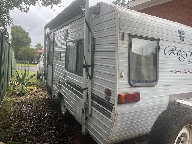 1996 Regent Deluxe Caravan Auction (0001-10348445) | Grays Australia