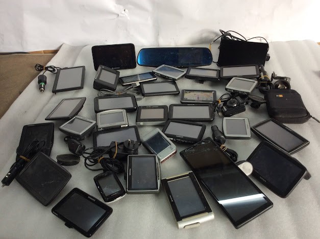 Garmin/TomTom Mix Brand and Model Automotive GPS Navigation Auction ...