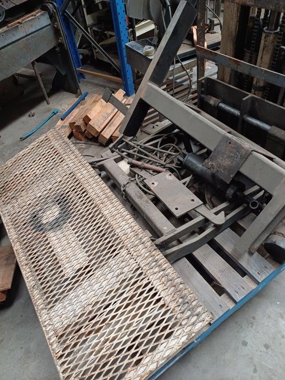 Tieman Tail Gate Lifter Auction (0021-5059901) | Grays Australia