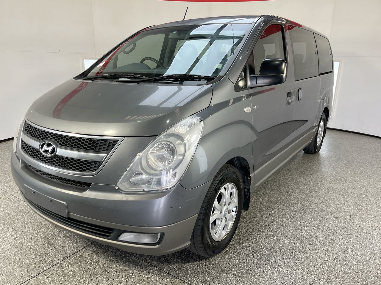 2010 Hyundai iMAX TQ Turbo Diesel Manual 8 Seats People Mover Auction ...