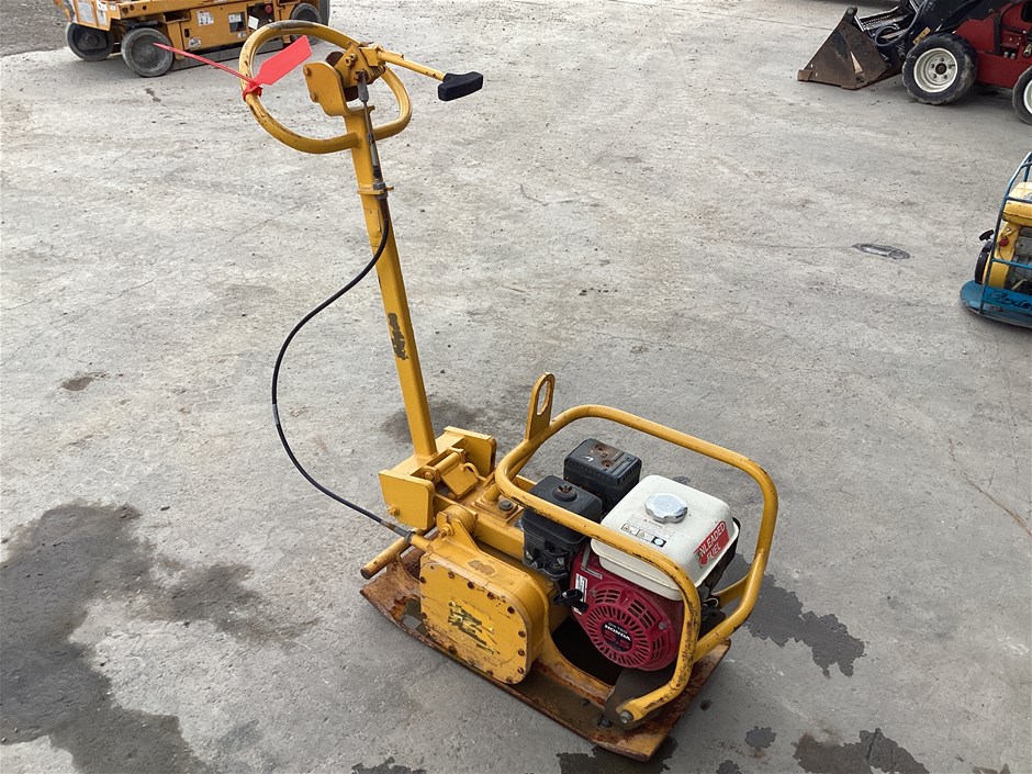 Case Vibromax AT22B Plate Compactor Auction (0011-7057852) | Grays ...