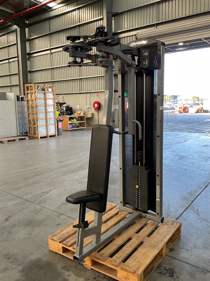 Life Fitness Fit Series Pec Fly/Rear Deltoid Exercise Machine Auction ...