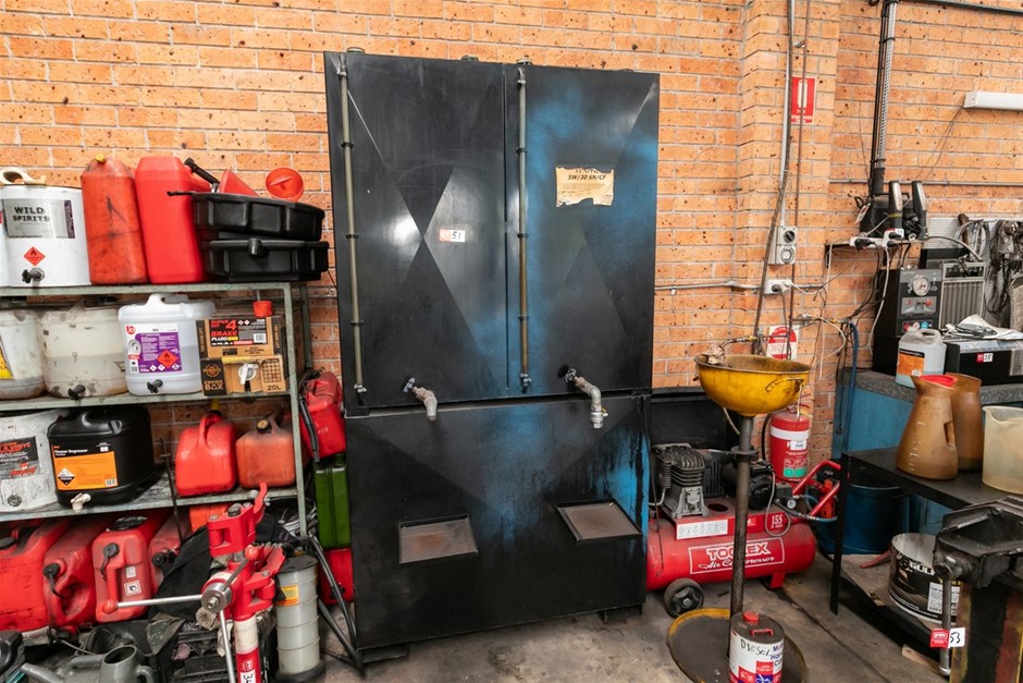 Twin Oil Storage Unit with Waste Tank Auction (0051-5059848) | Grays ...