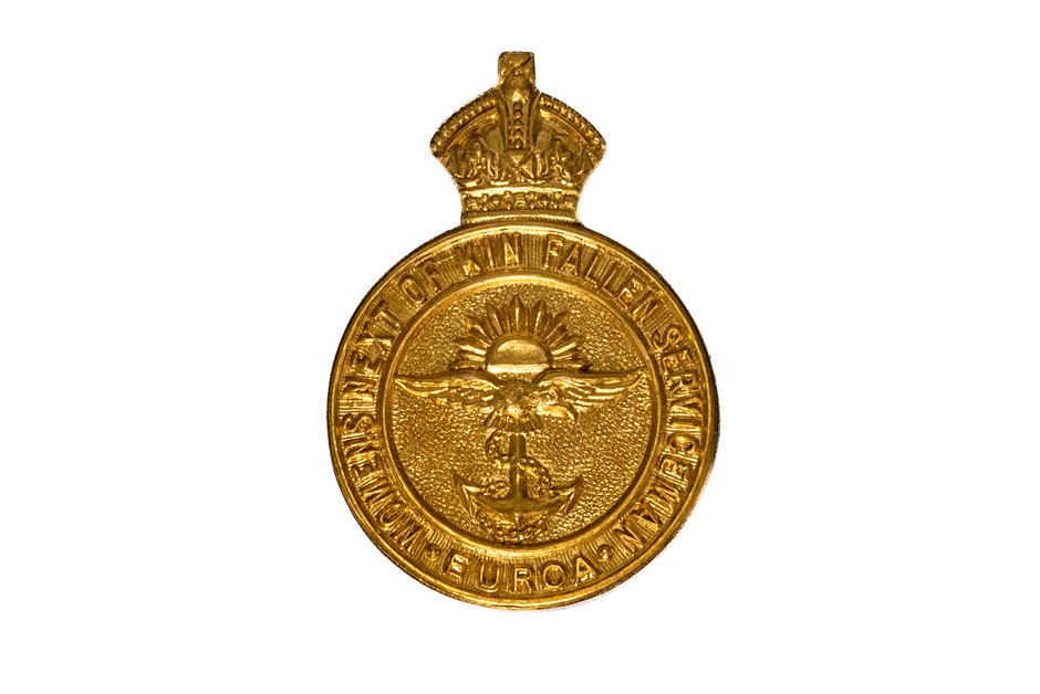 Womens Next of Kin Fallen Servicemen, Euroa 9Ct Gold badge, Auction ...