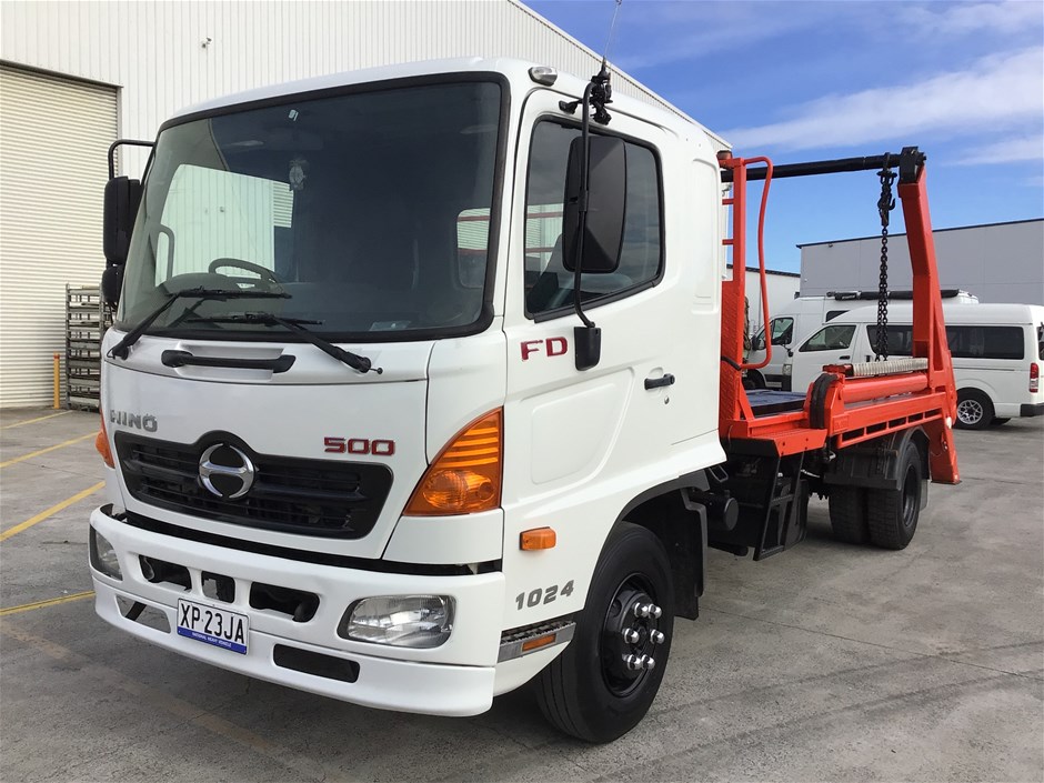 2010 Hino FD 500 4 x 2 Skip Bin Truck