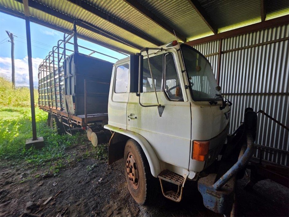 1983 Hino GD 4 x 2 Cab Chassis Truck Auction (0185-7057992) | Grays ...