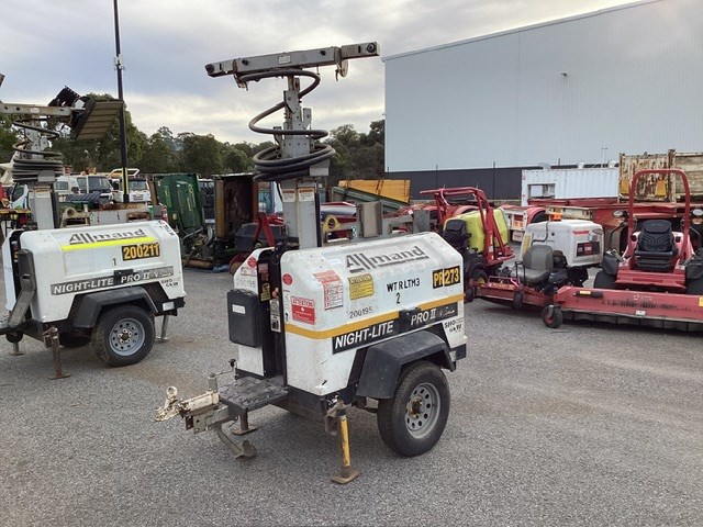ALLMAND NIGHT-LITE II V Series Single Light Tower Trailer Auction (0002 ...