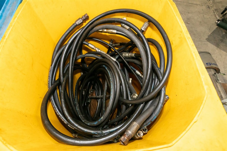 Hydraulic Hoses Poly Wheelie Bins Auction (0118-5060151) | Grays Australia