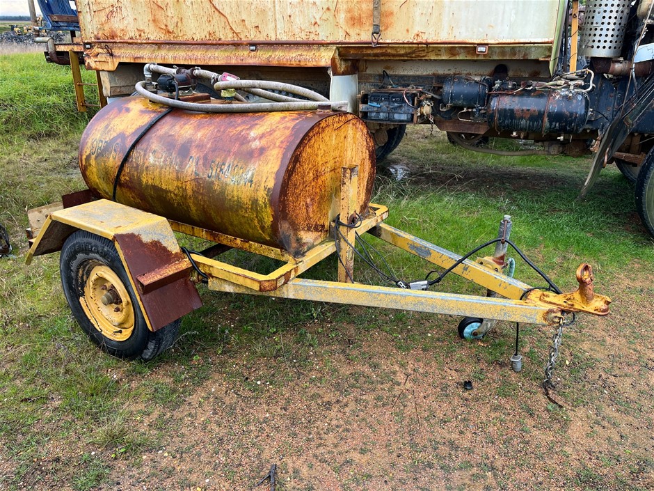 Trailer Mounted Fuel Tank With Pump and Hose Auction (0115-3033988 ...